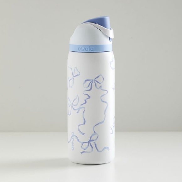 owala | Kitchen | Owala Bow Freesip 32 Oz Bow Water Bottle | Poshmark